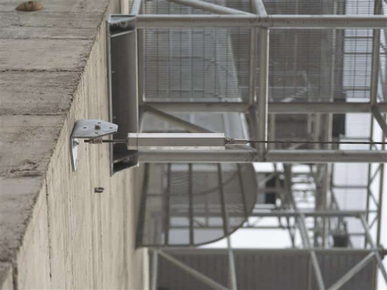 Fall protection systems for a 30-meter-high training tower - Genesi ...